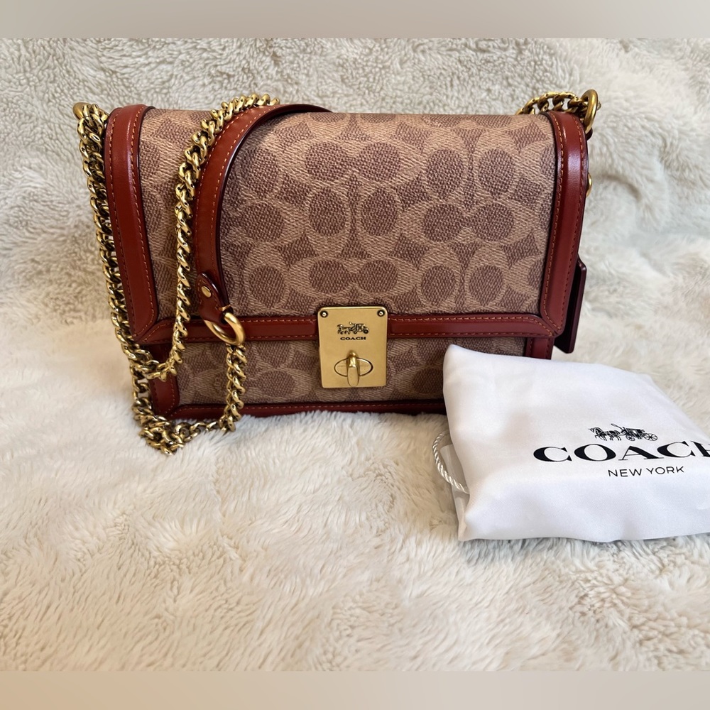 Coach Hutton Shoulder Bag In Signature Canvas - Gem